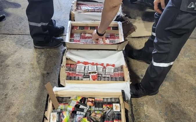 Aduana Detectó Casi 4 Mil Atados De Cigarrillos Ocultos En Los Muebles - La Pirámide
