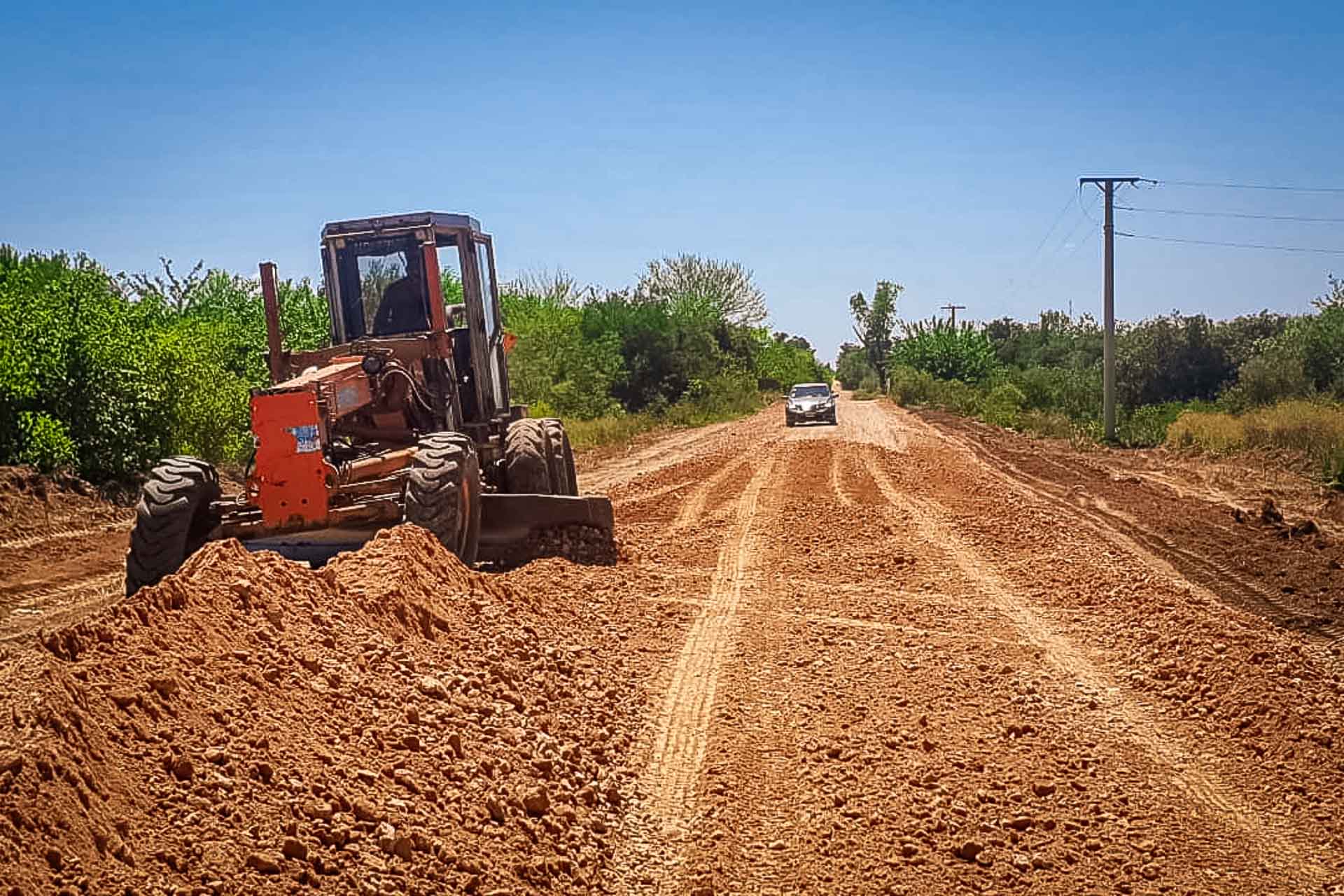 Repasan obras viales para caminos del departamento Uruguay | La Pirámide