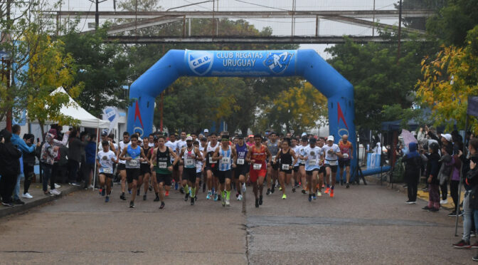 Se corre la maratón por el 121° aniversario del Club Regatas Uruguay ...